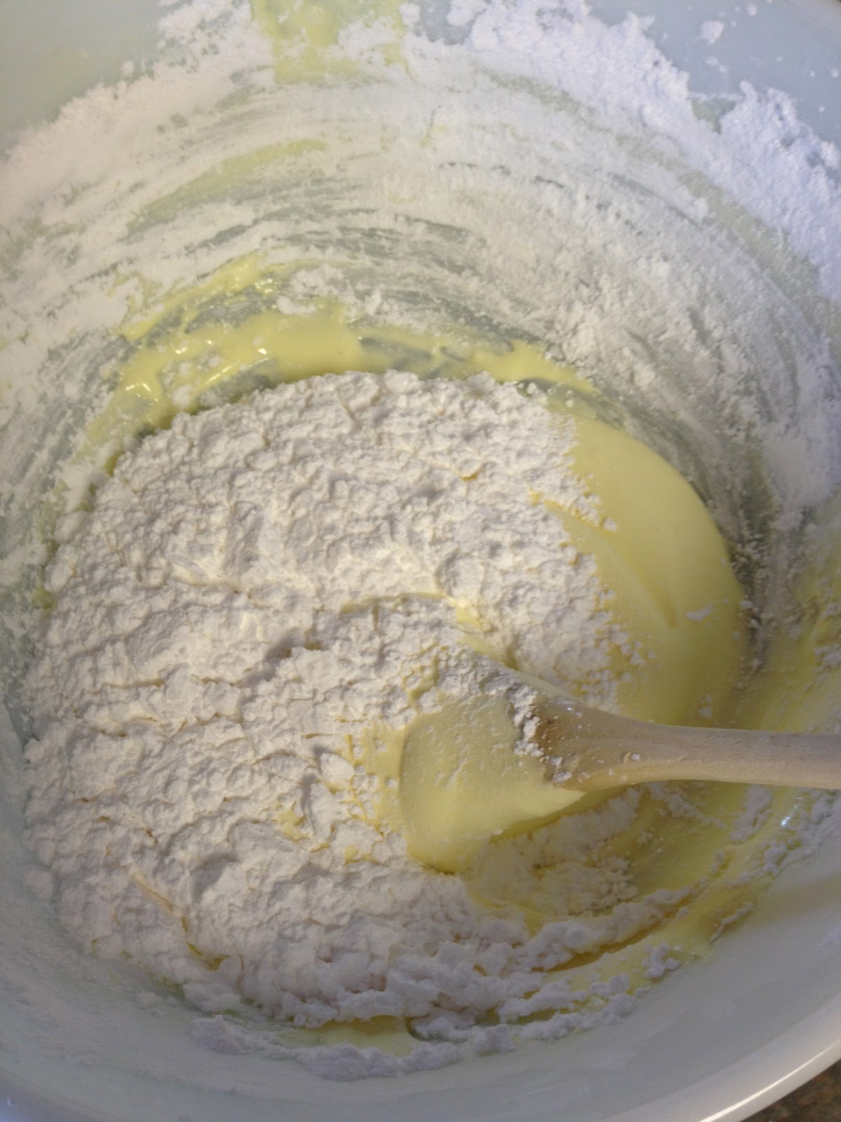 Cake Confections: Homemade Fondant Icing