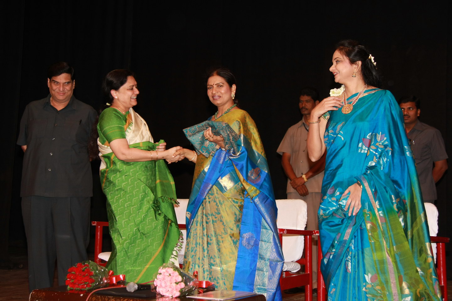 D K ARUNA: 30-06-2011 SMT. D.K. ARUNA, MINISTER FOR INFORMATION AND ...