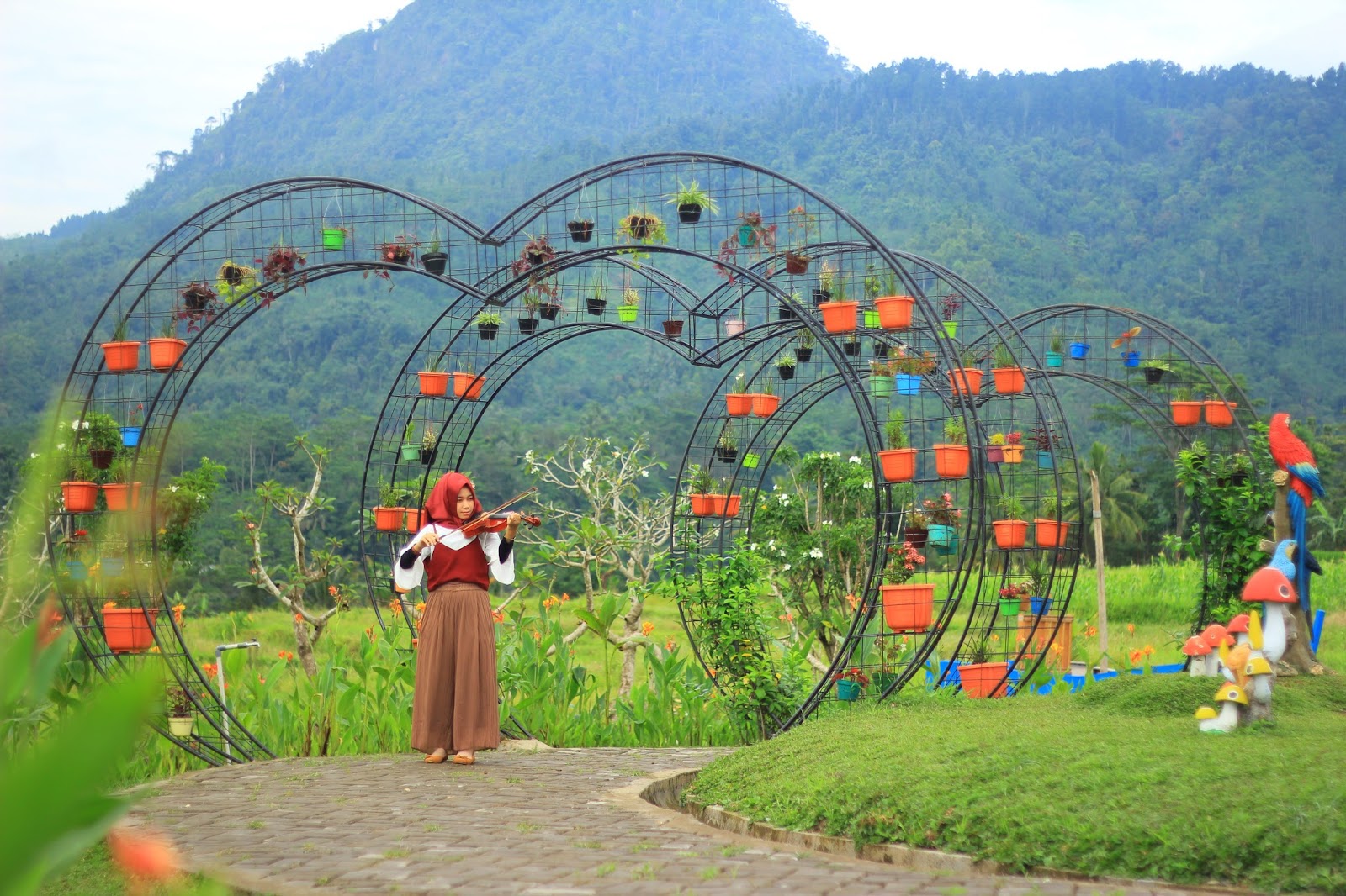 Jalan-jalan: Small Garden, Wahana Baru di Taman Miniatur Dunia. Wisata ...
