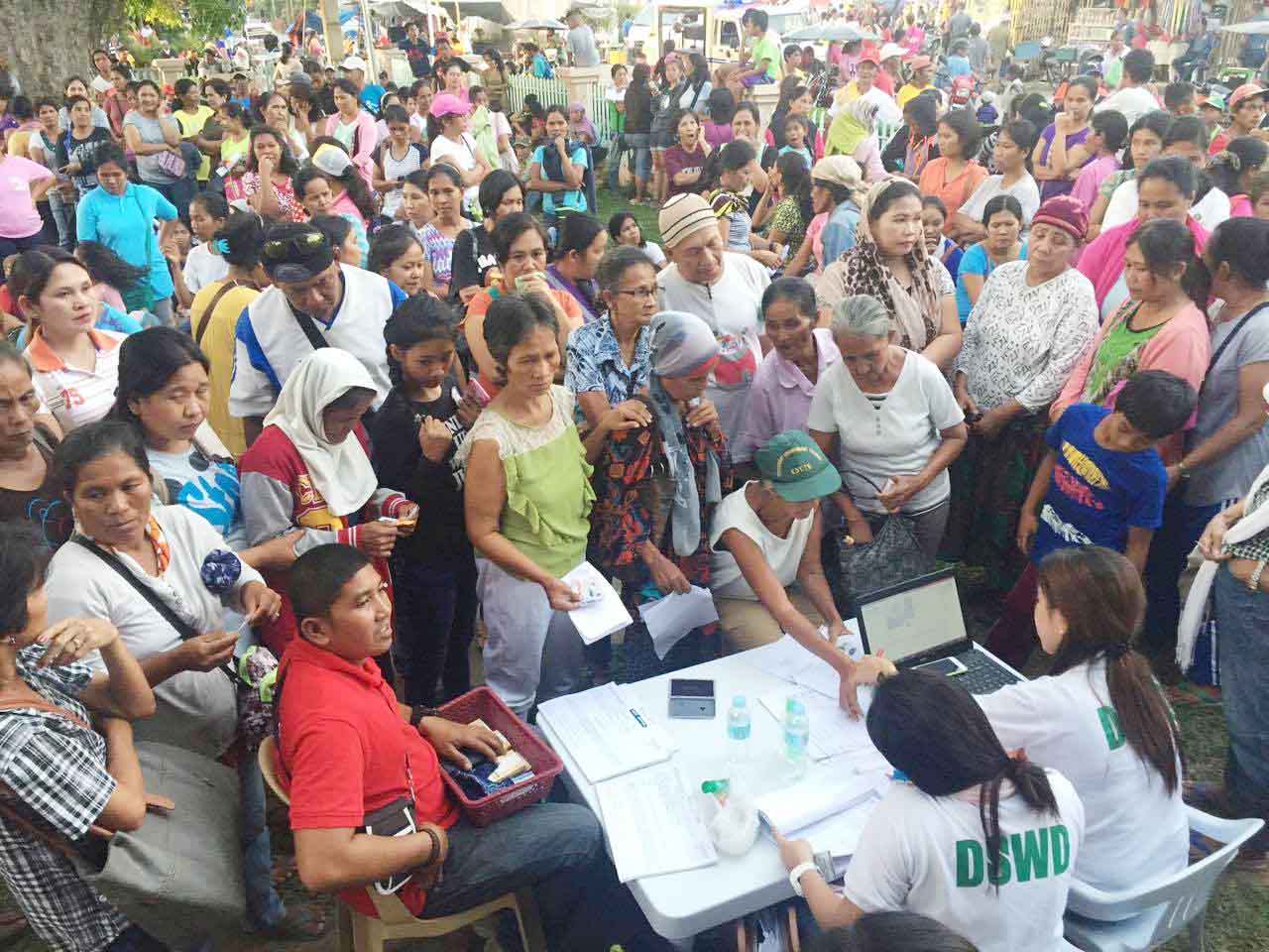 MINDANAO EXPOSE: DSWD-ARMM distributes rice subsidy to 4Ps beneficiaries