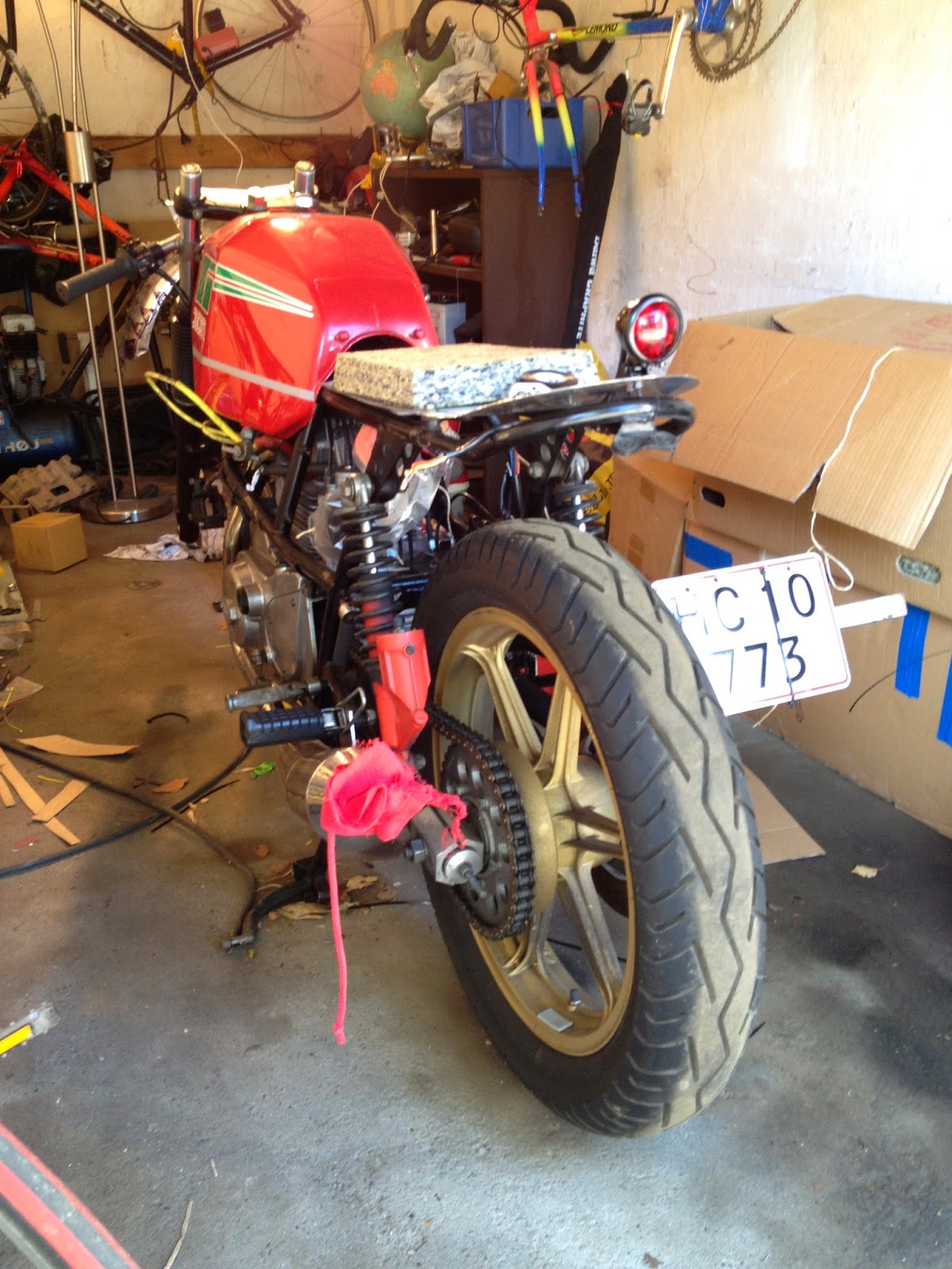 The making of an italian cafe racer: The rear loop