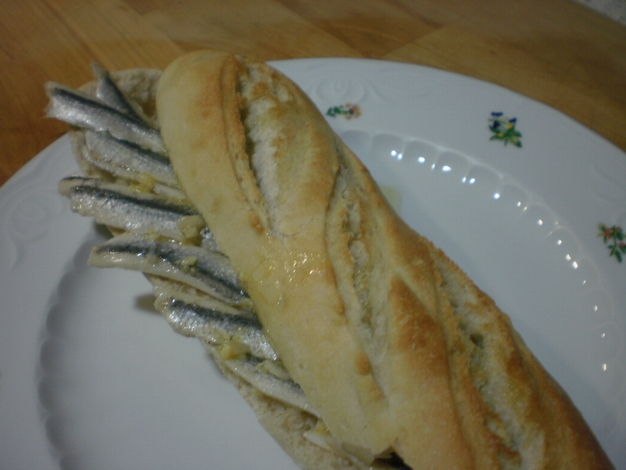 BOCADILLO MALAGUEÑO: DE BOQUERONES EN VINAGRE O AL NATURAL | Mi Cocina