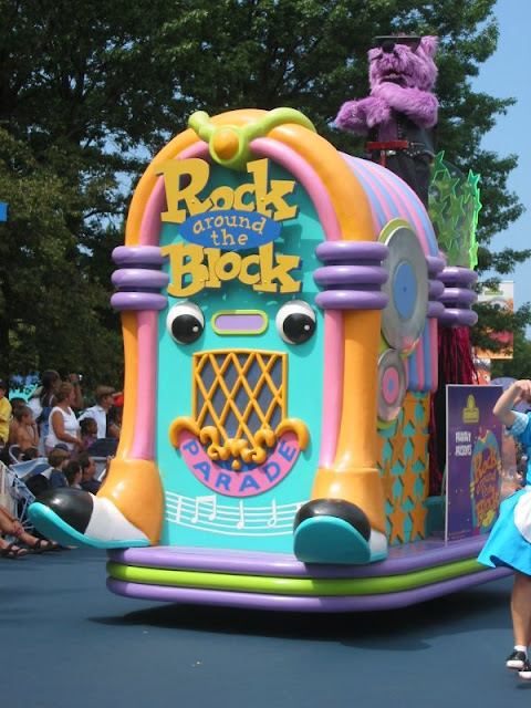 Big Bird Bridge: Rock Around the Block Parade