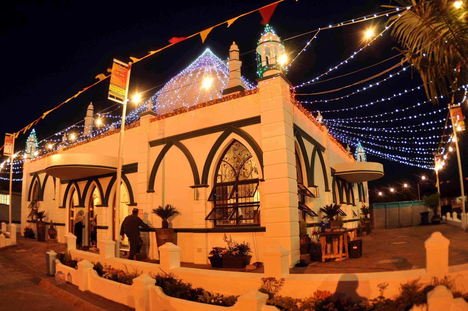 Surfing Behind the Wall: Habibia celebrates 100