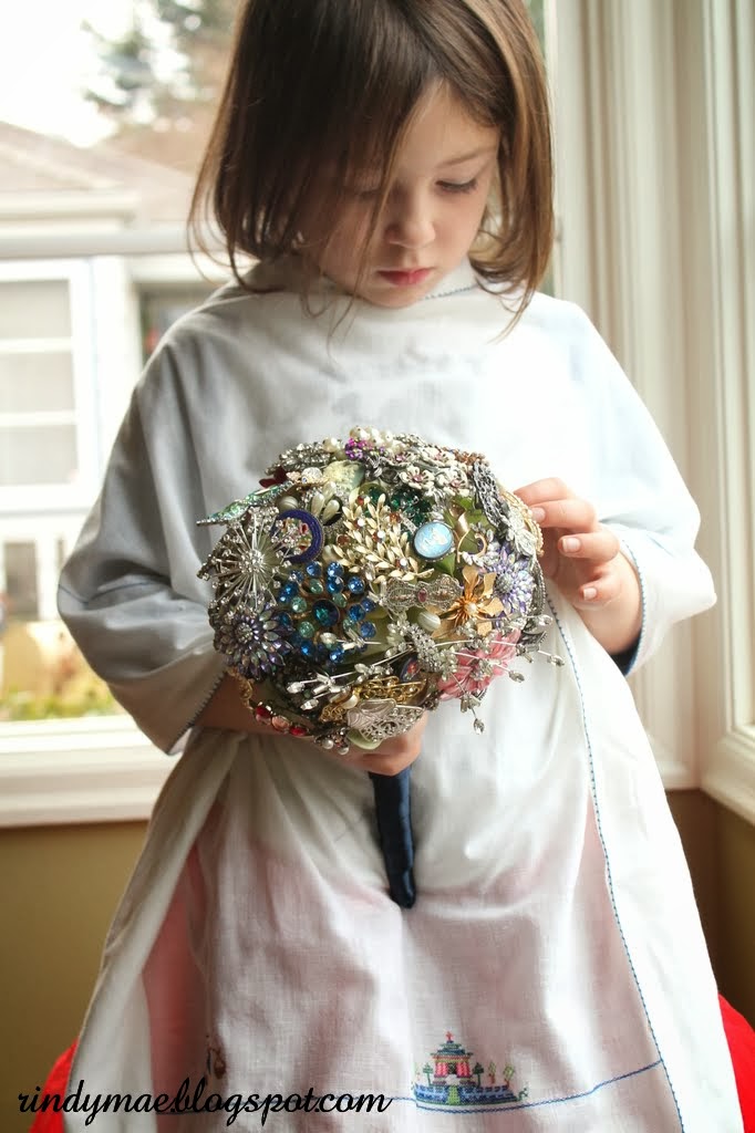 Rindy Mae: DIY Brooch Bouquet