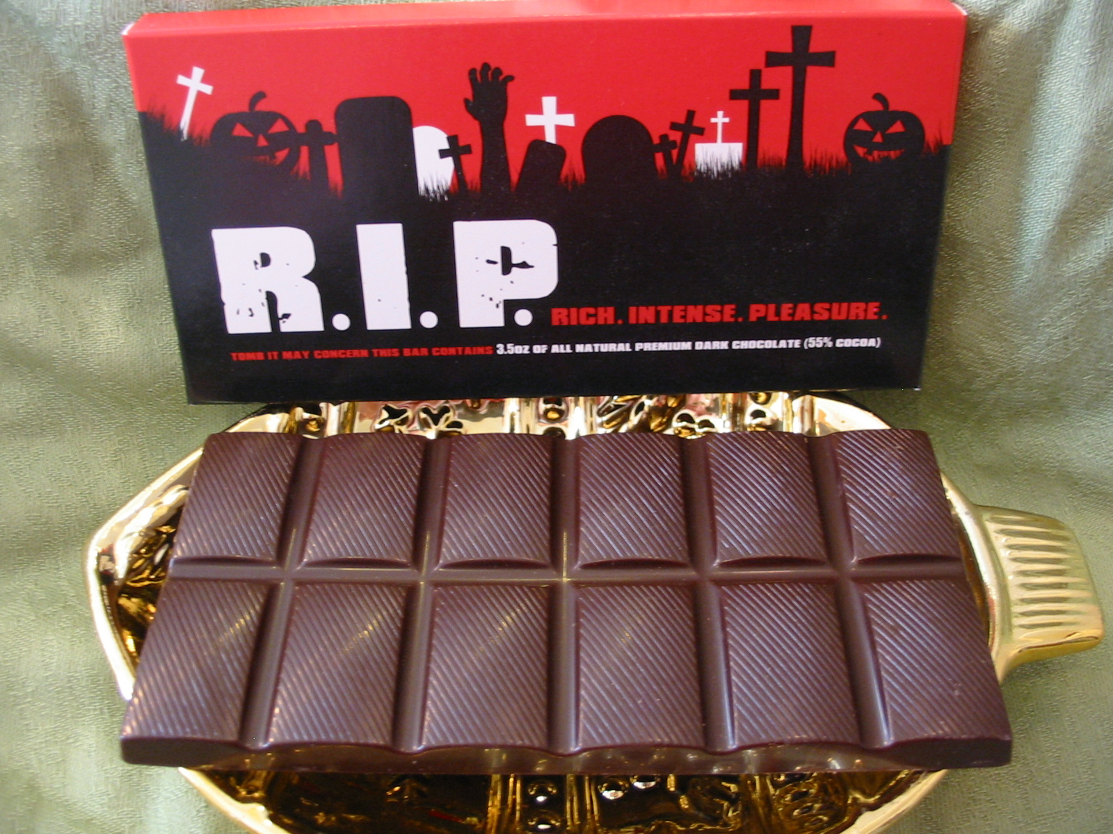The Chocolate Cult: Scary Big Chocolate Bars