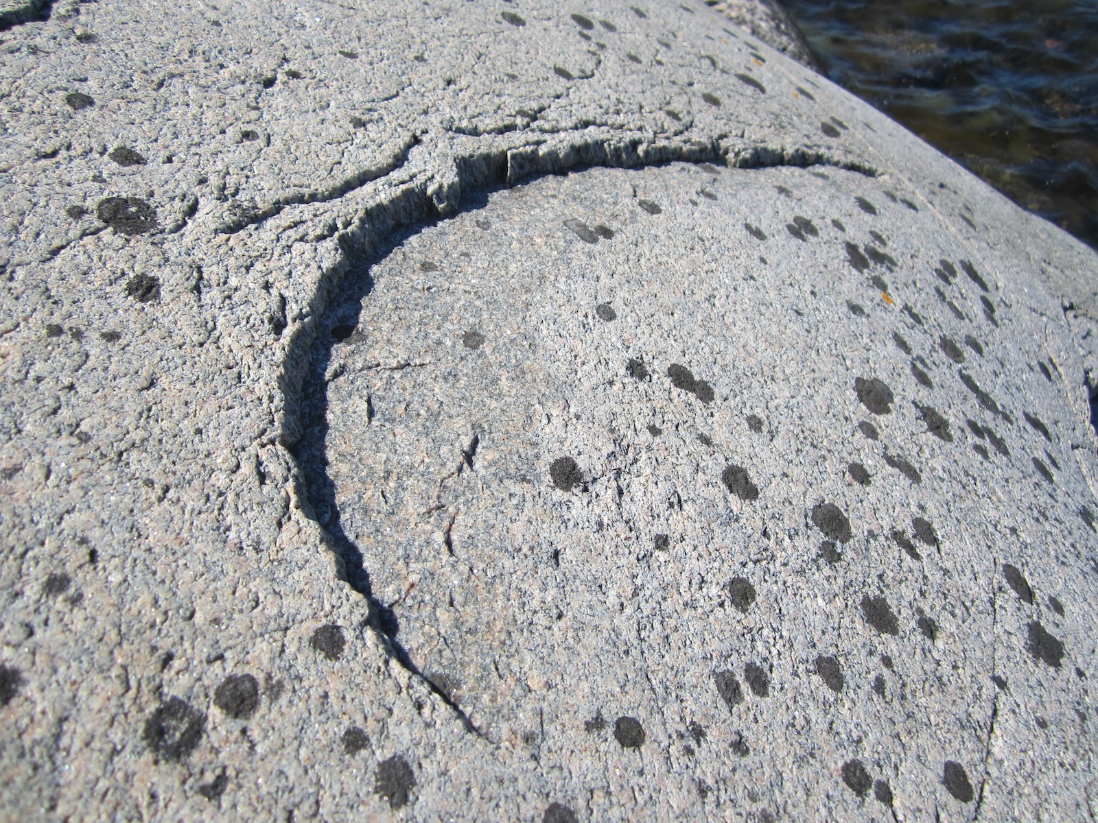 Stonehenge and the Ice Age: The perfect crescentic gouge