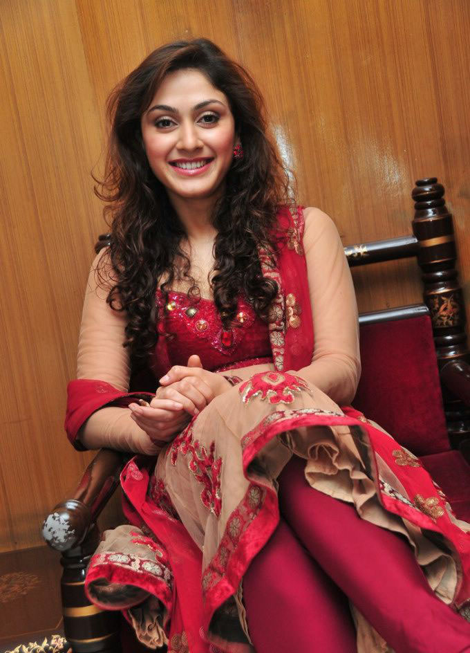 Actress Tollywood Gallery : Manjari Fadnis In Red Churidar Photo ...