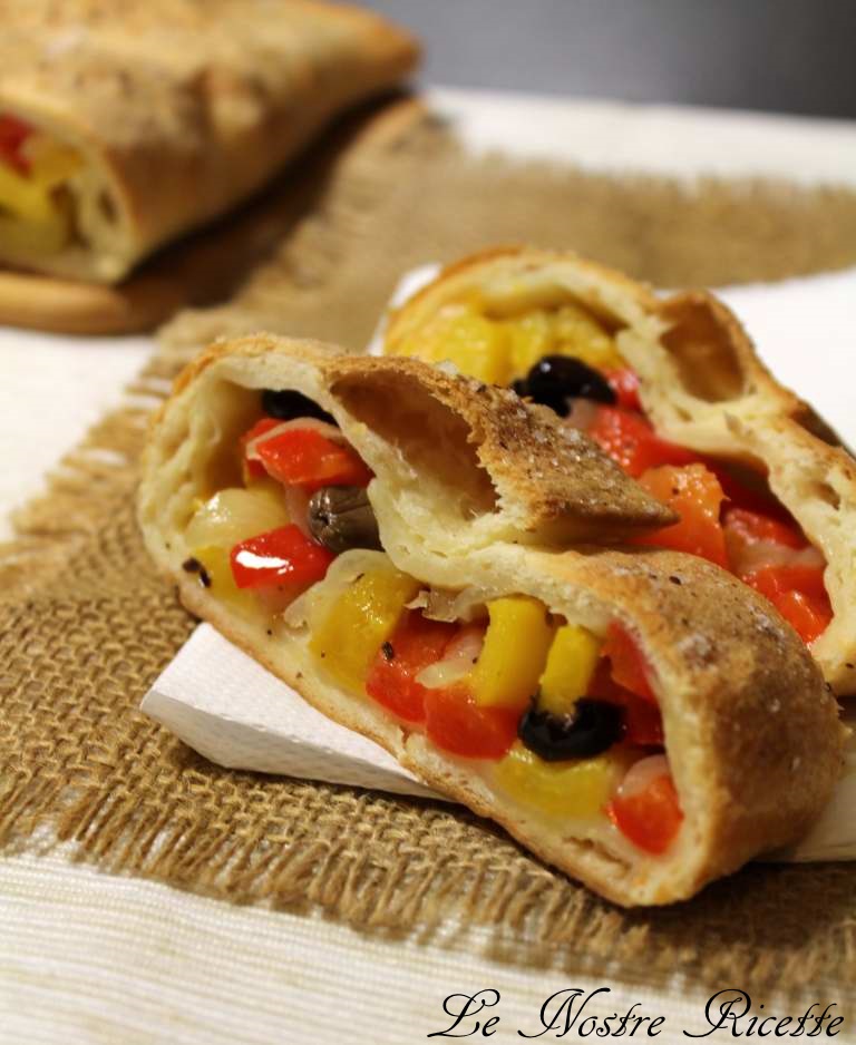 Le nostre Ricette: Strudel di pizza ai peperoni