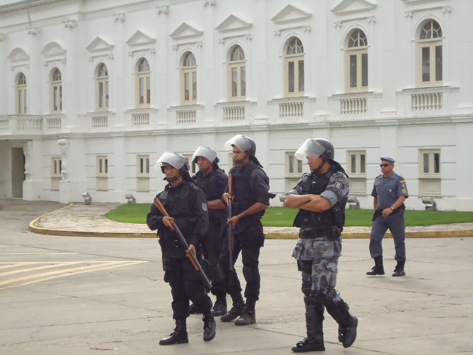 BLOG DO HUGO FREITAS: Tropa de Choque da PM é acionada para intimidar ...