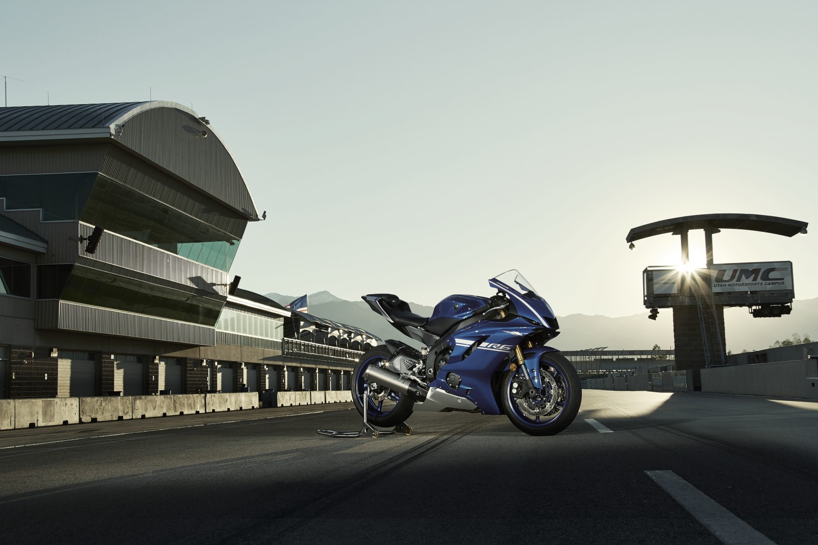All new 2017 Yamaha YZF-R6 revealed : Complete details, images, video ...