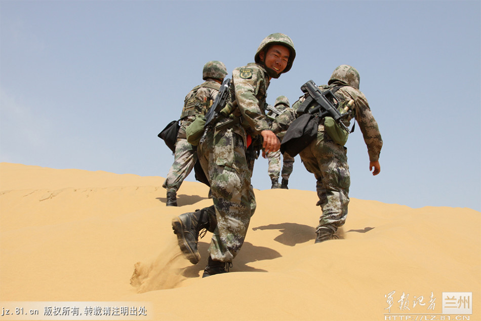 Asian Defence News: Chinese PLA soldiers practice fighting in the desert