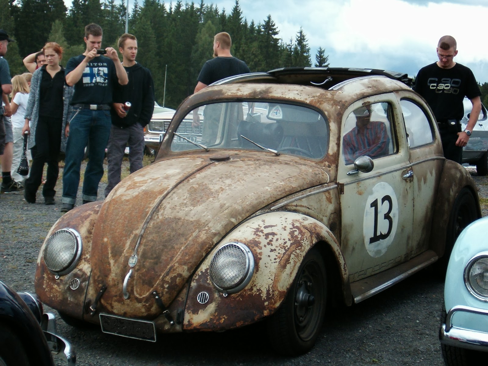 Autobongauksia: Old and rusty VW Beetle in Forssa