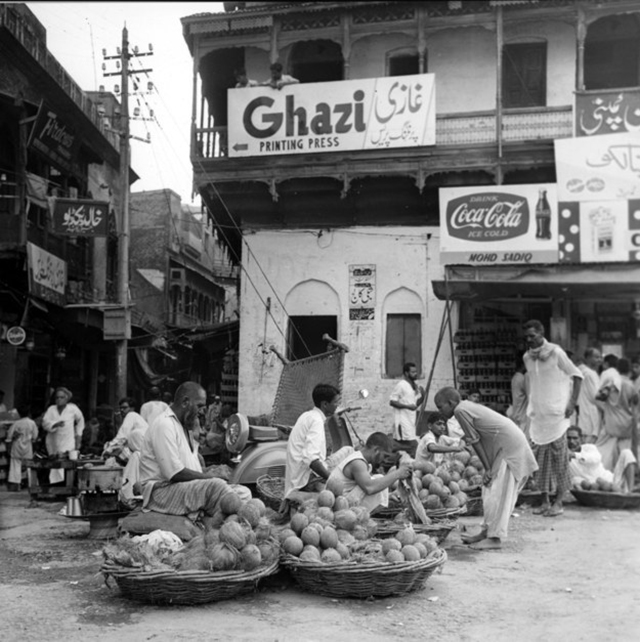 20 Vintage Photos Show a Different Side of Pakistani Life from Between ...