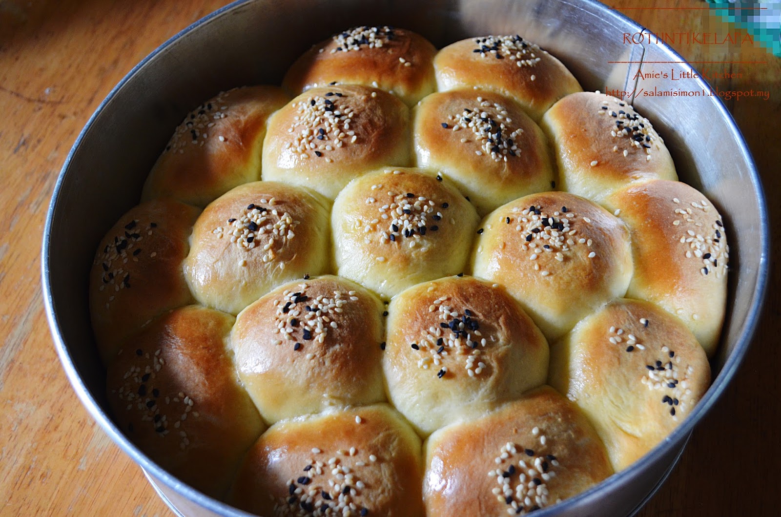 Roti Inti Kelapa - Amie's Little Kitchen