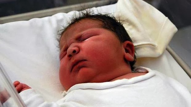 News information: Largest natural-birth baby arrives in Spain