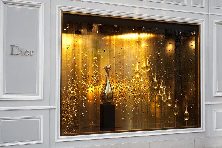 Lovely Luxury: A Magia das Vitrines Dior