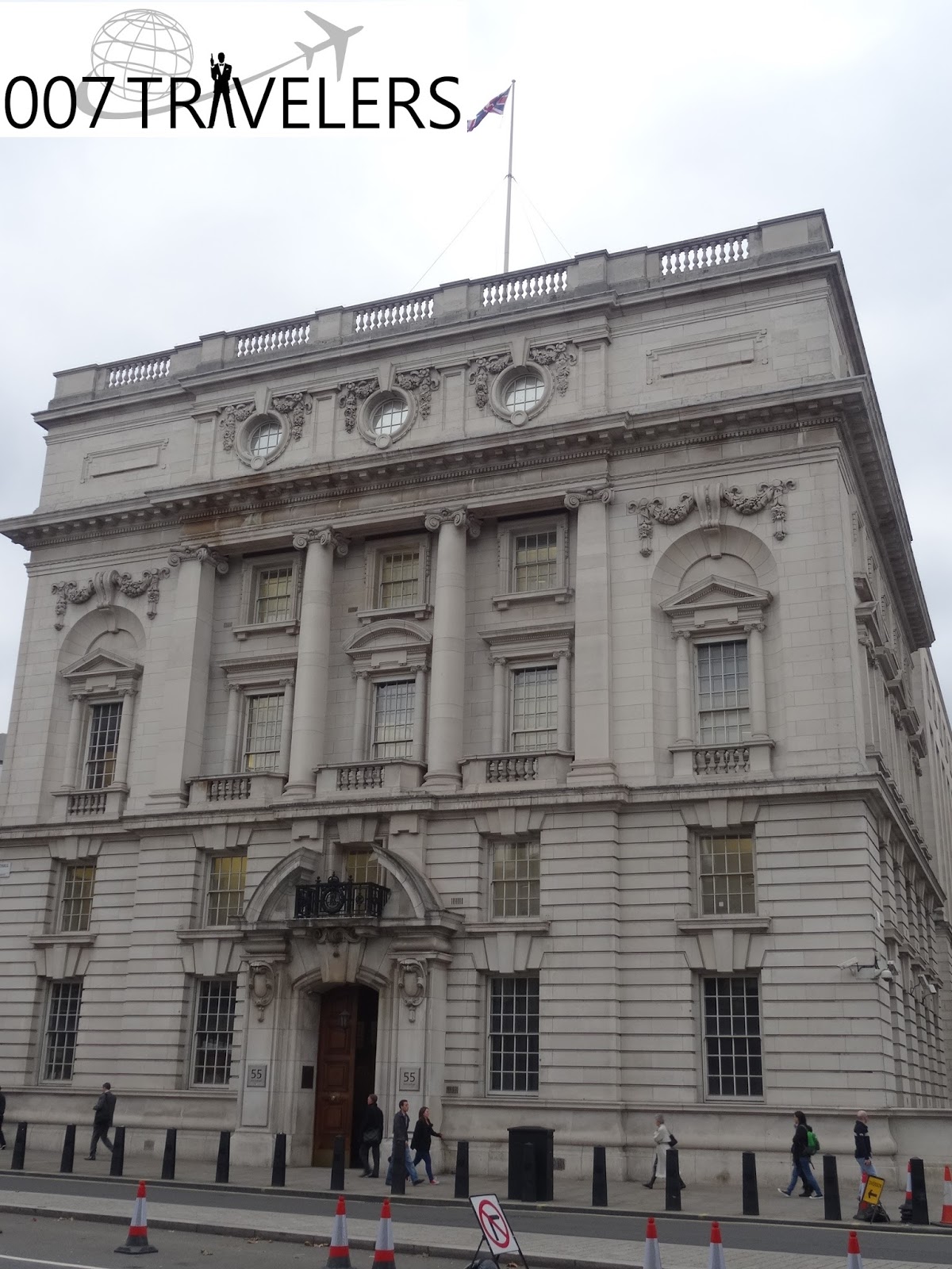 007 Filming location: Roof where Bond meets Moneypenny / Skyfall (2012 ...