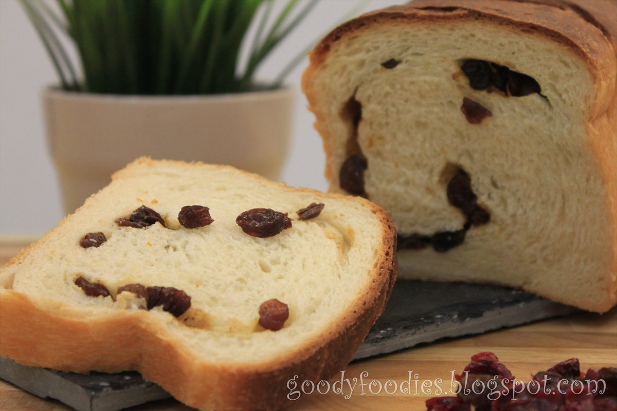 GoodyFoodies: I baked: Raisin bread