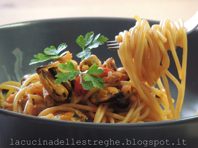La cucina delle streghe: Spaghetto allo scoglio furbetto