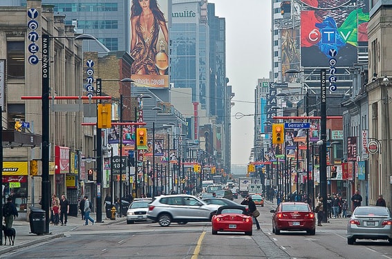 LA CALLE MÁS LARGA DEL MUNDO ESTÁ EN TORONTO | Andén 27