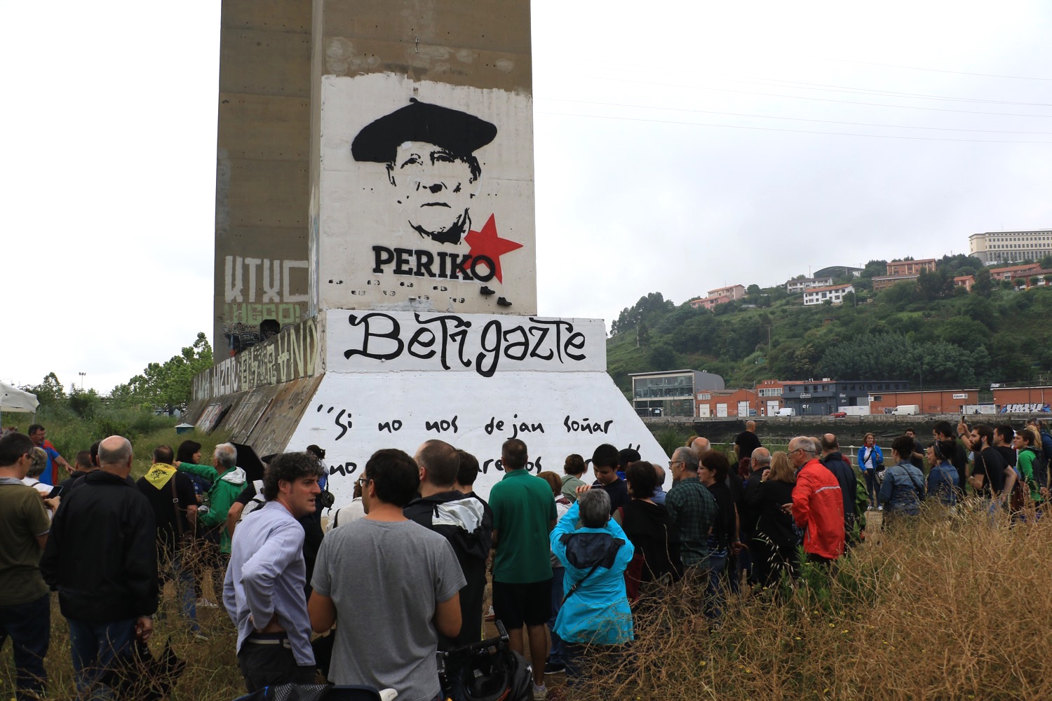 Cientos de personas homenajean a Periko Solabarría y reivindican su ...