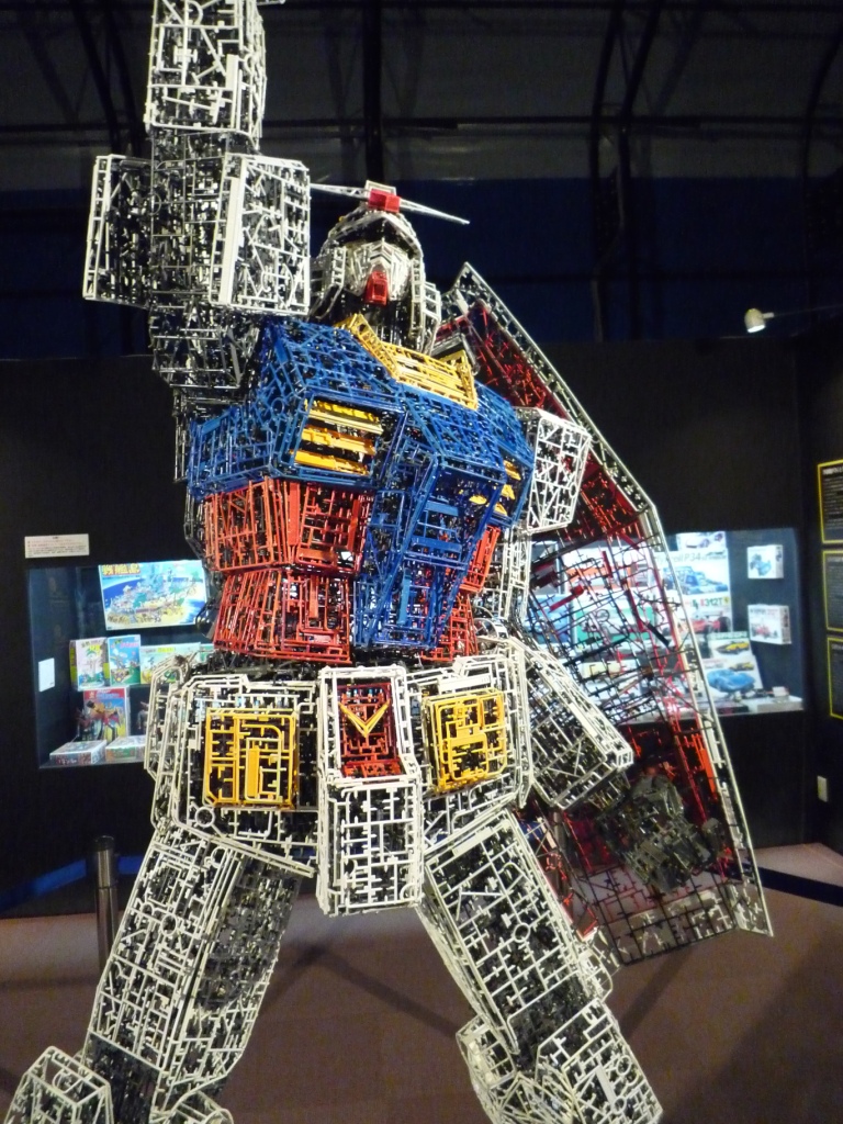 Revisiting The 3-Meter Recycle Grade RX-78-2 Gundam Runner Statue ...
