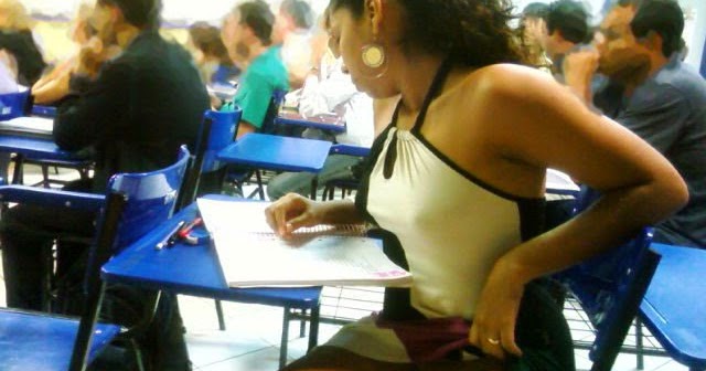 Aluna é Flagrada Sem Calcinha Na Sala De Aula ~ Desterro1