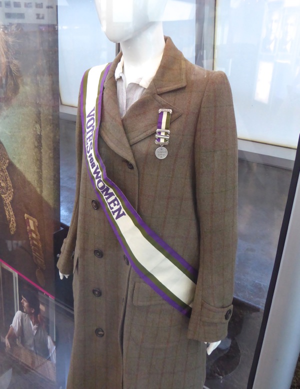 Hollywood Movie Costumes and Props: Carey Mulligan and Helena Bonham ...