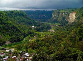 Deretan Sinklinal Dan Antiklinal Dalam Bentuk Lembah Yang Sangat Luas ...