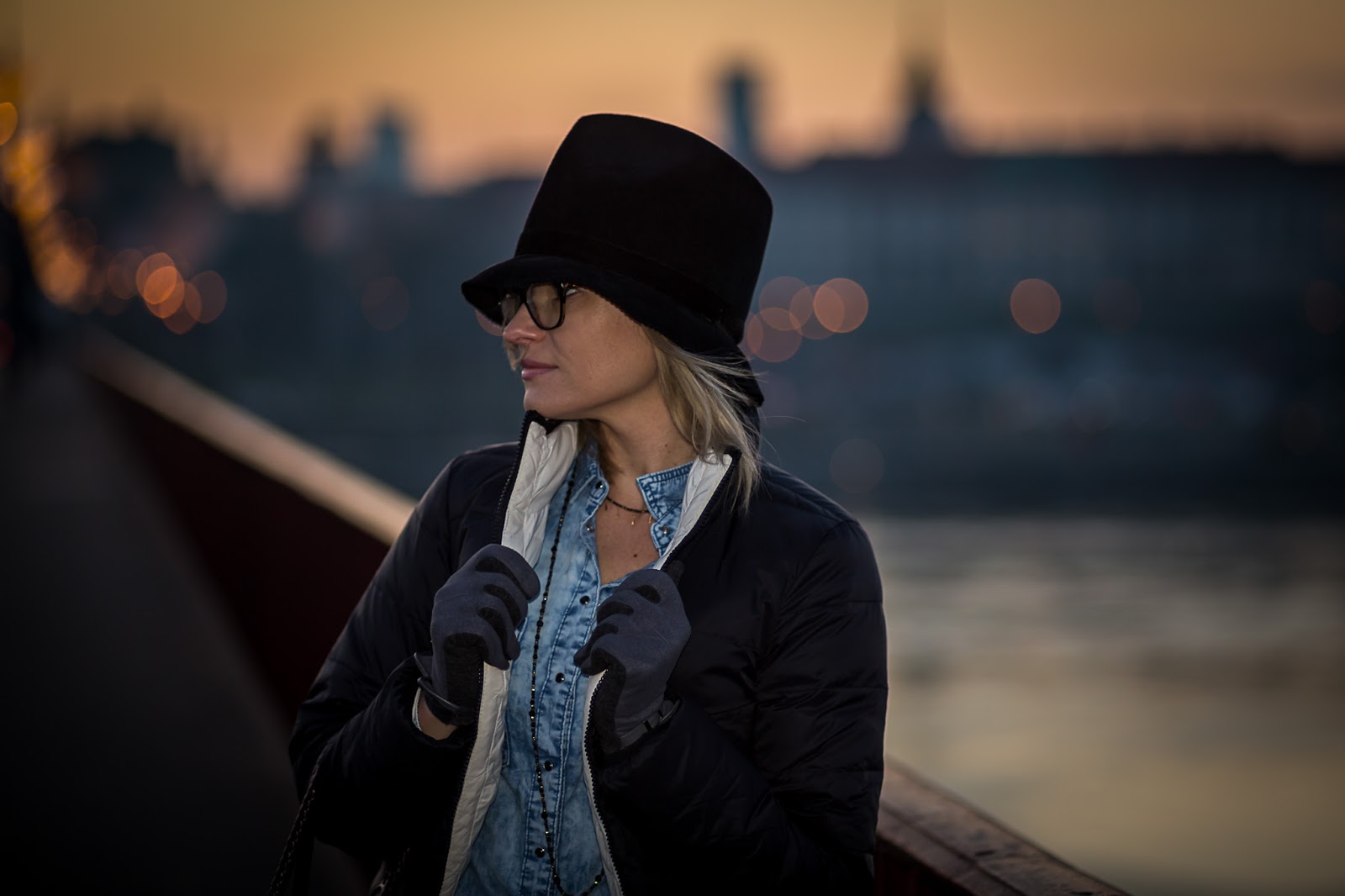 PAN SZORSTKI I MONIKA TOTALNIE SZALONA/ MR.HARSH AND TOTALLY CRAZY MONIKA