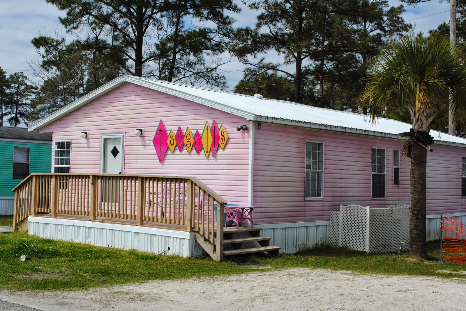 The Carpetbagger: Welcome to Myrtle Manor