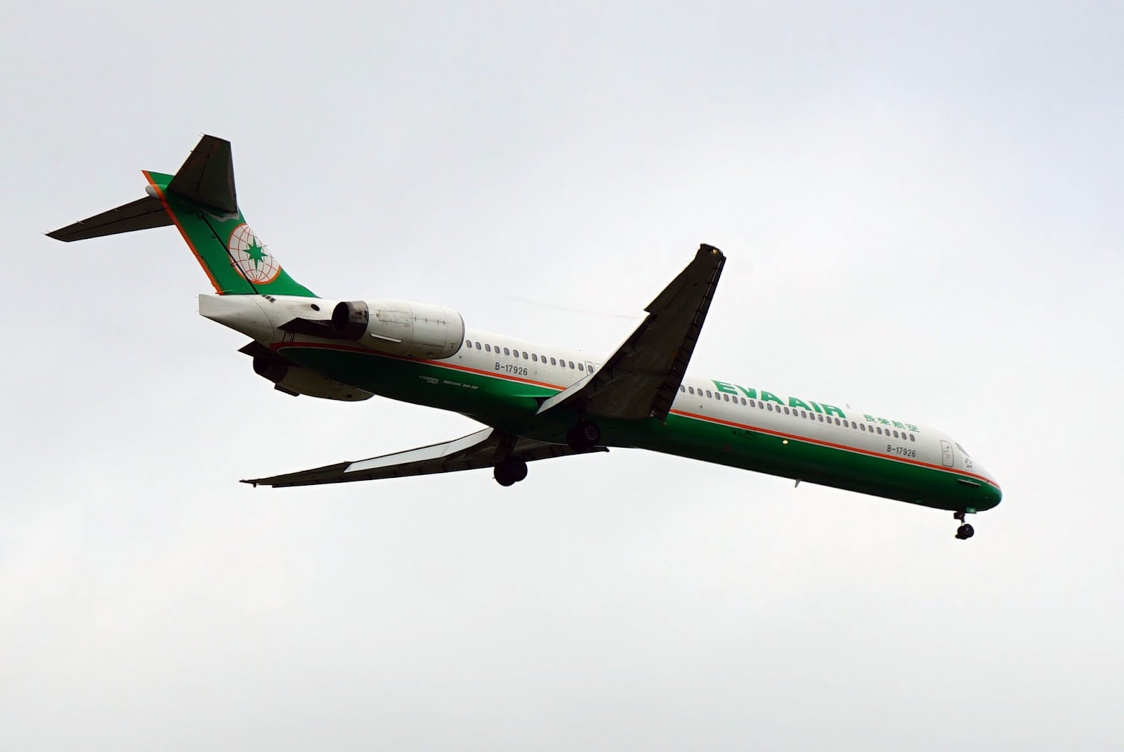 2009/9/26 長榮航空 B-17926 MD-90-30 拍攝於 第三航廈