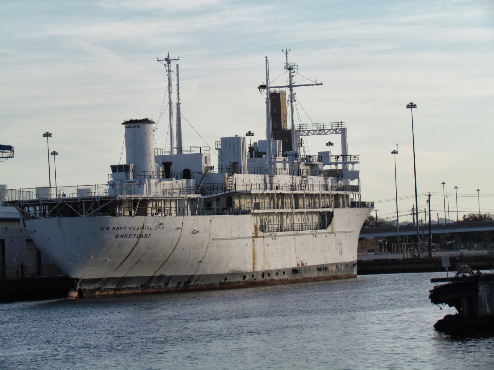 Archives maritimes: Le navire-hôpital USS Sanctuary, onze fois médaillé ...