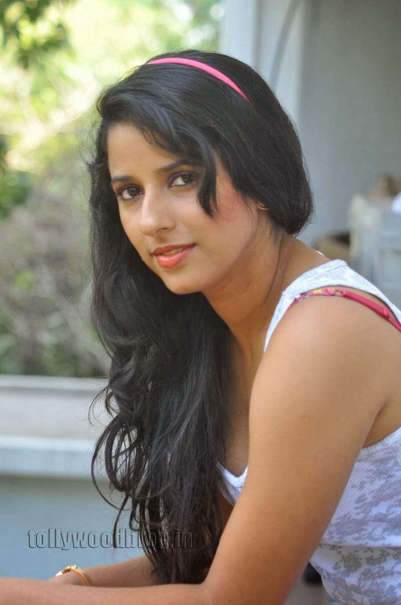 Sravya Reddy Hot Photo Shoot Sizzling Photos Gallery