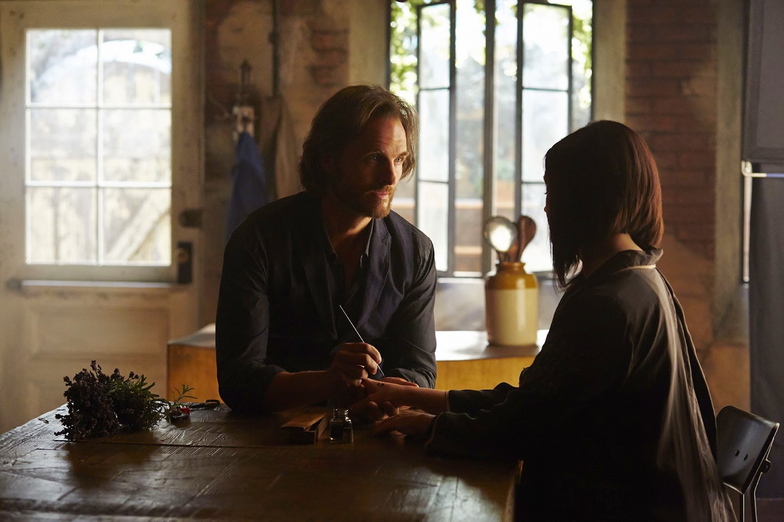 Laura Vandervoort: Bitten Season 2: Stills Episode 4 "Dead Meat"