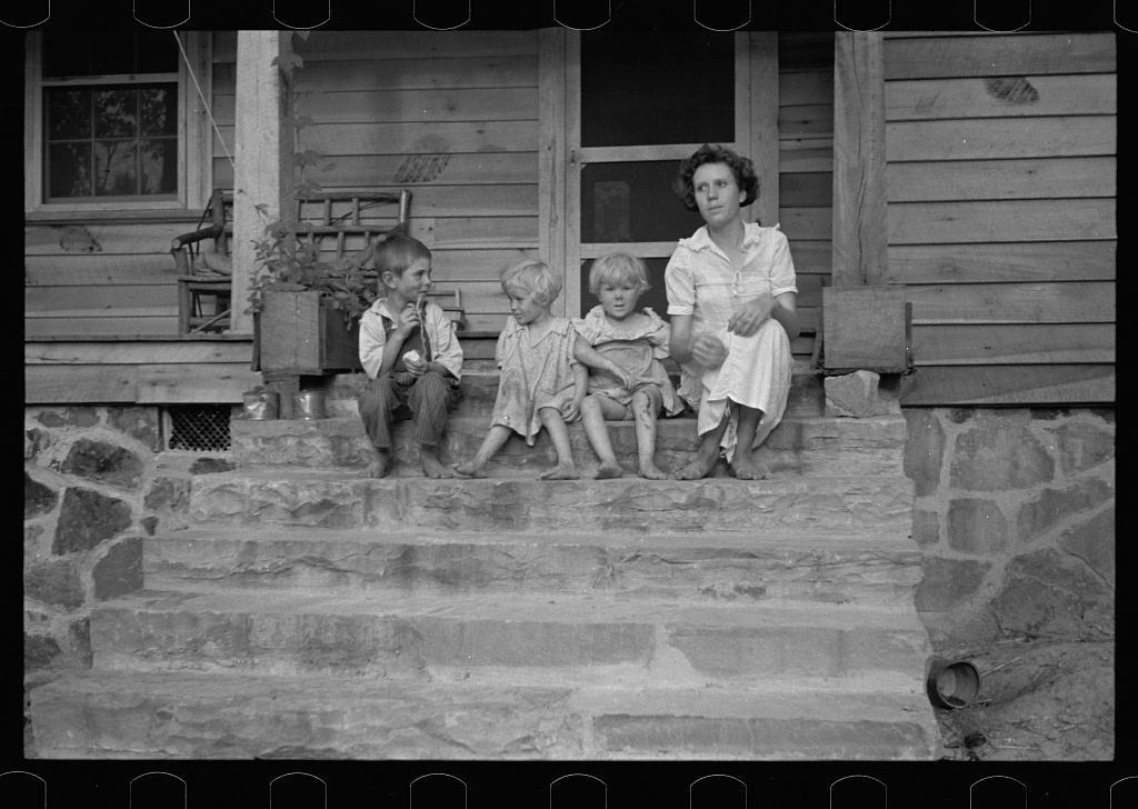 50 Amazing Vintage Photographs That Capture Daily Life of America's ...