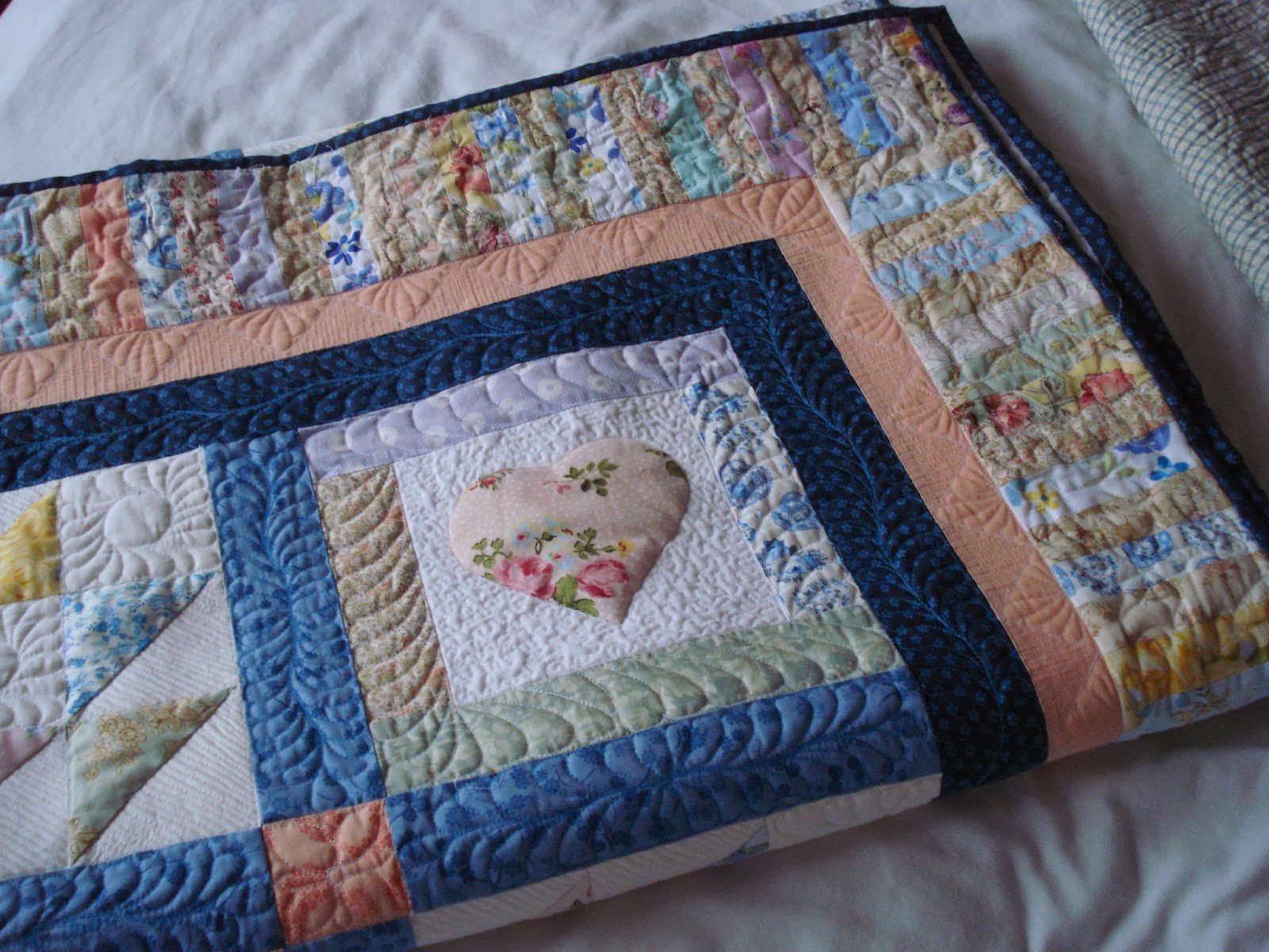 The Nifty Stitcher: Frame Quilting - Floral Hearts Quilt