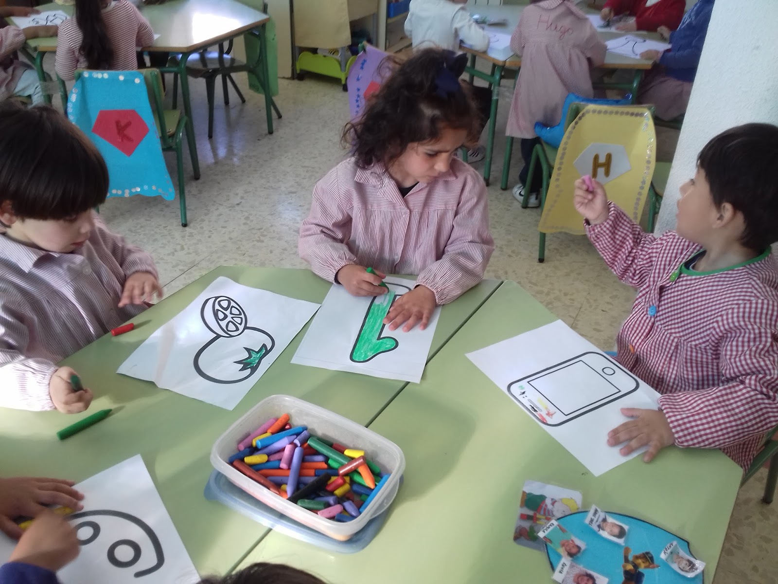 PEQUESDESCUBRIDORES: CON NEREA JUGAMOS CON LOS SENTIDOS