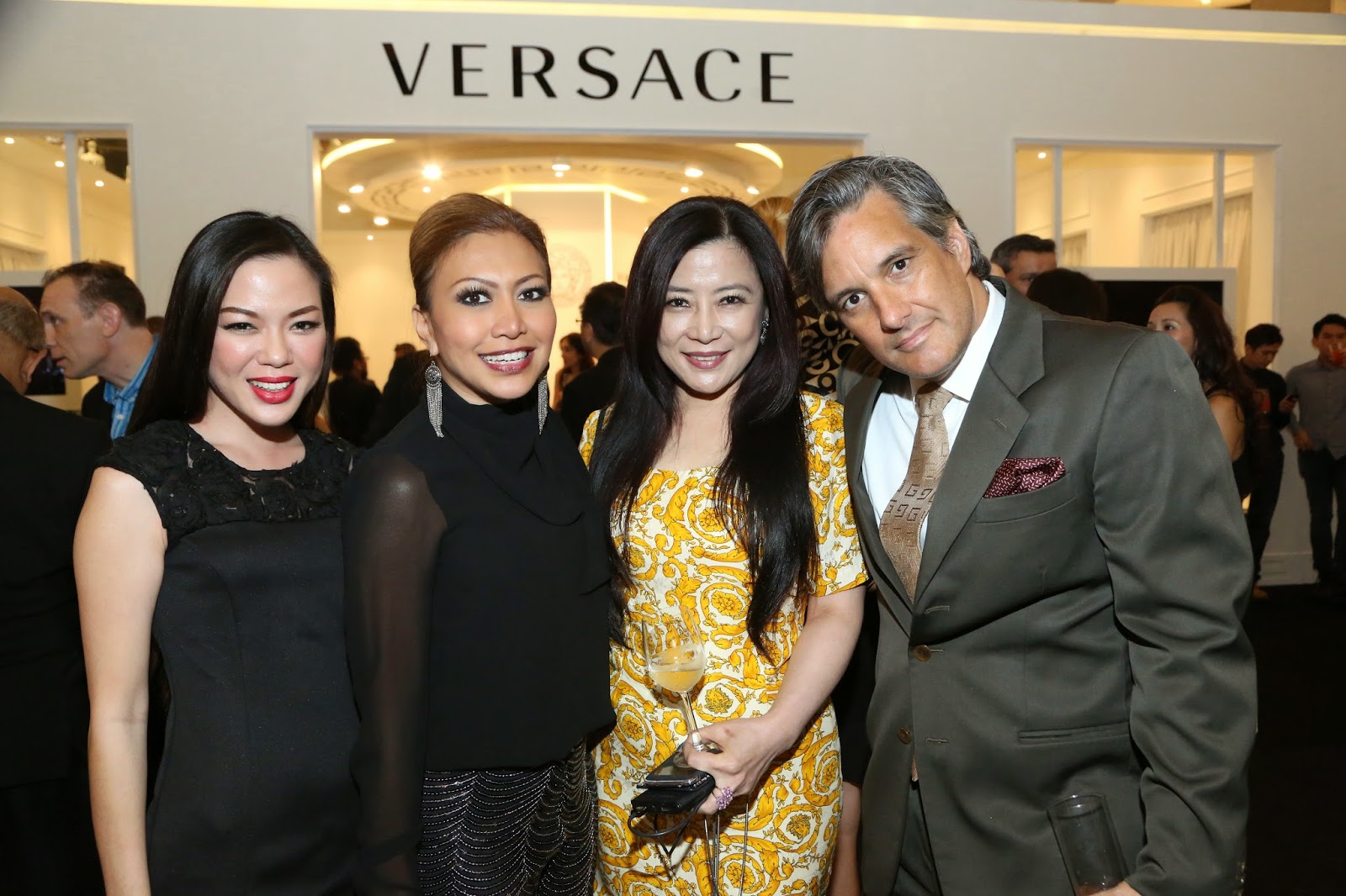 Kee Hua Chee Live!: VIVA VERSACE AT BINTANG CIRCLE AT PAVILION KL! ANDREW ABISHEGAM AND WIFE ...