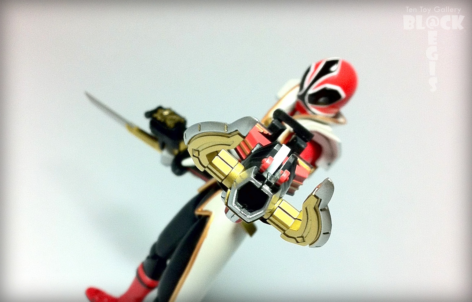Ten Toy Gallery: Review: S.H.Figuarts Super Shinken Red