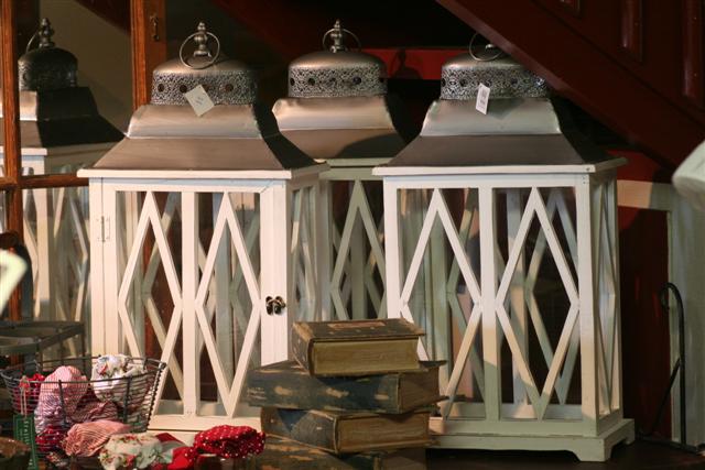 Gårdsbutiken: Härligt stora lyktor