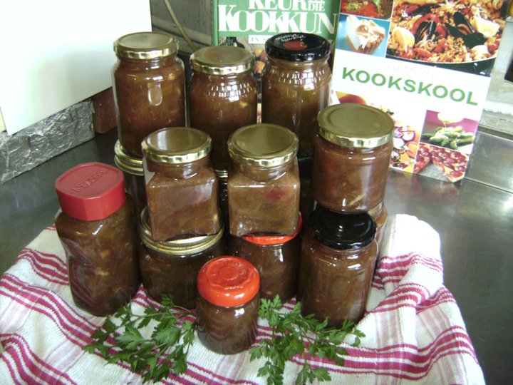 LEKKER RESEPTE VIR DIE JONGERGESLAG: RHUBARB KONFYT