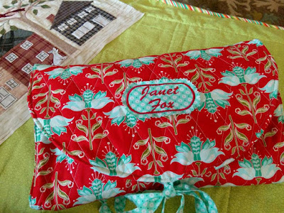 She's just a girl who creates...: I finally made my new applique thread ...