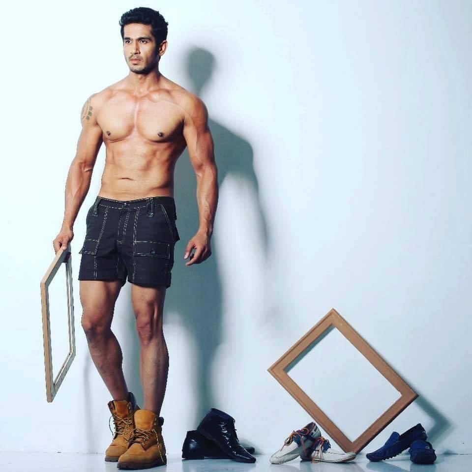 Handsome TV Hunk Malhar Pandya Shirtless And In Boxer