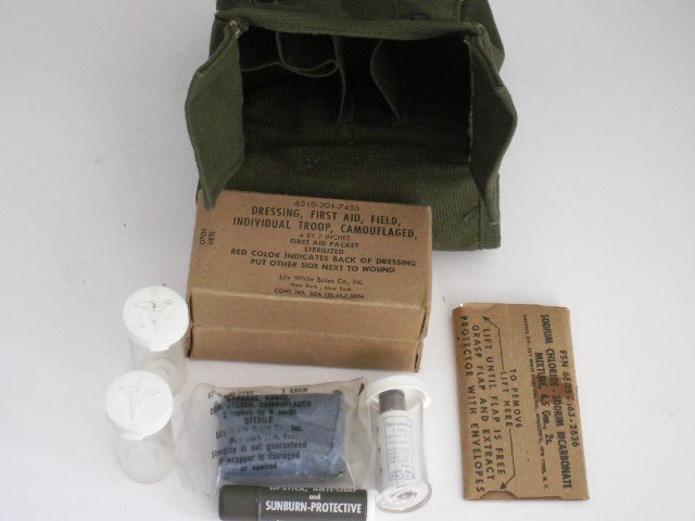 Webbingbabel: M-2 jungle First aid Kit - Vietnam War