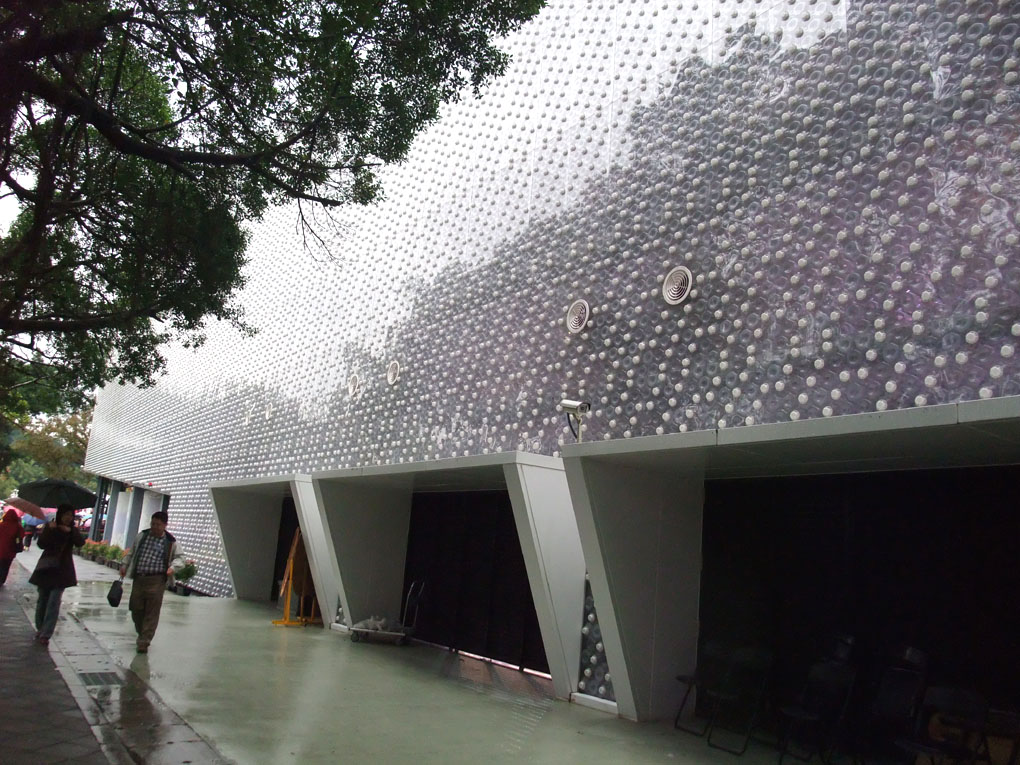 ArquitectObra: EcoARK - Edificio en Taiwán con botellas plásticas