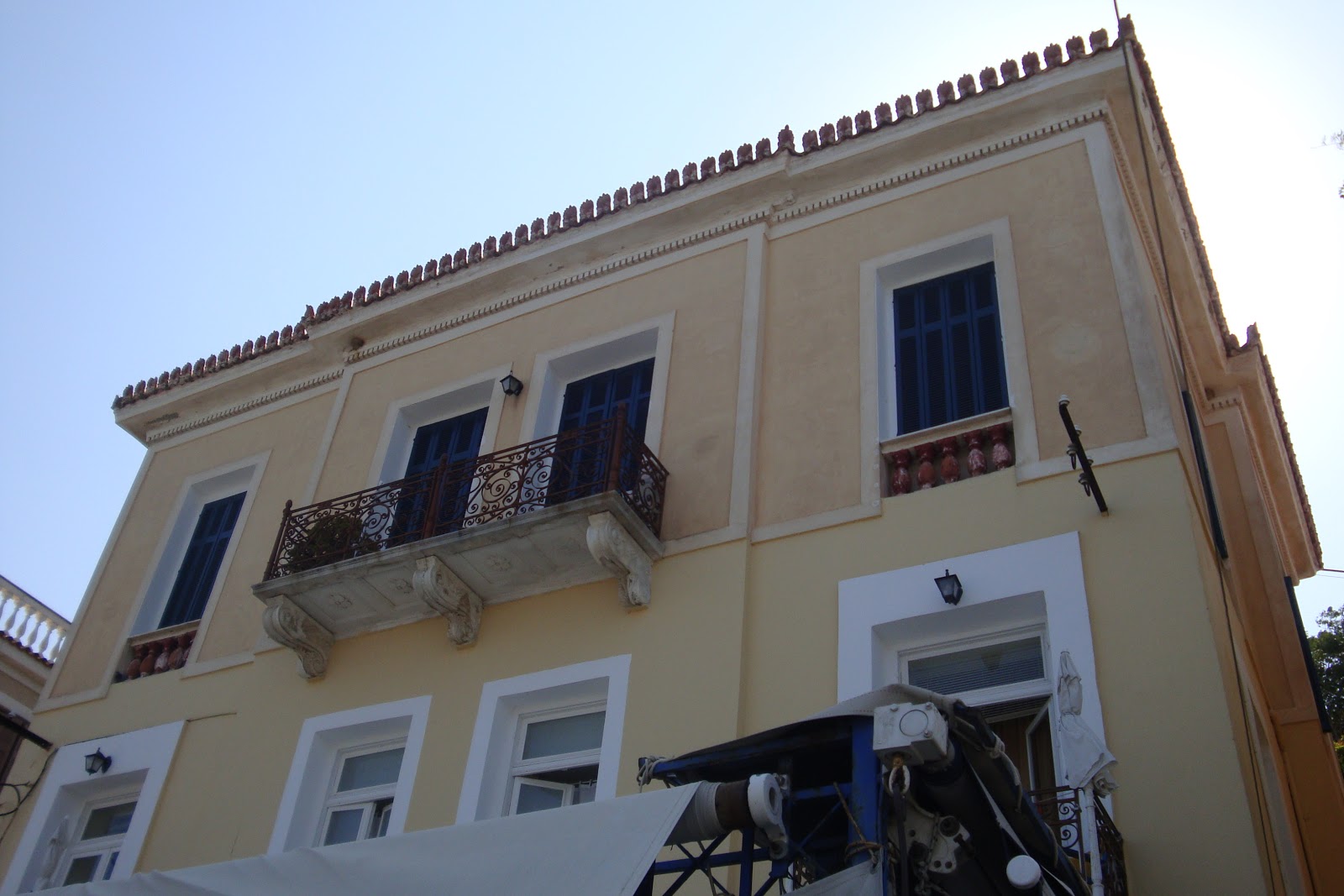 Συλλέκτες ακροκεράμων.: ΝΕΟΚΛΑΣΣΙΚΟΣ ΠΟΡΟΣ