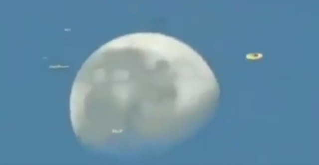 Mind Blowing Camera Zoom Into 5 UFOs From A Long Way Off