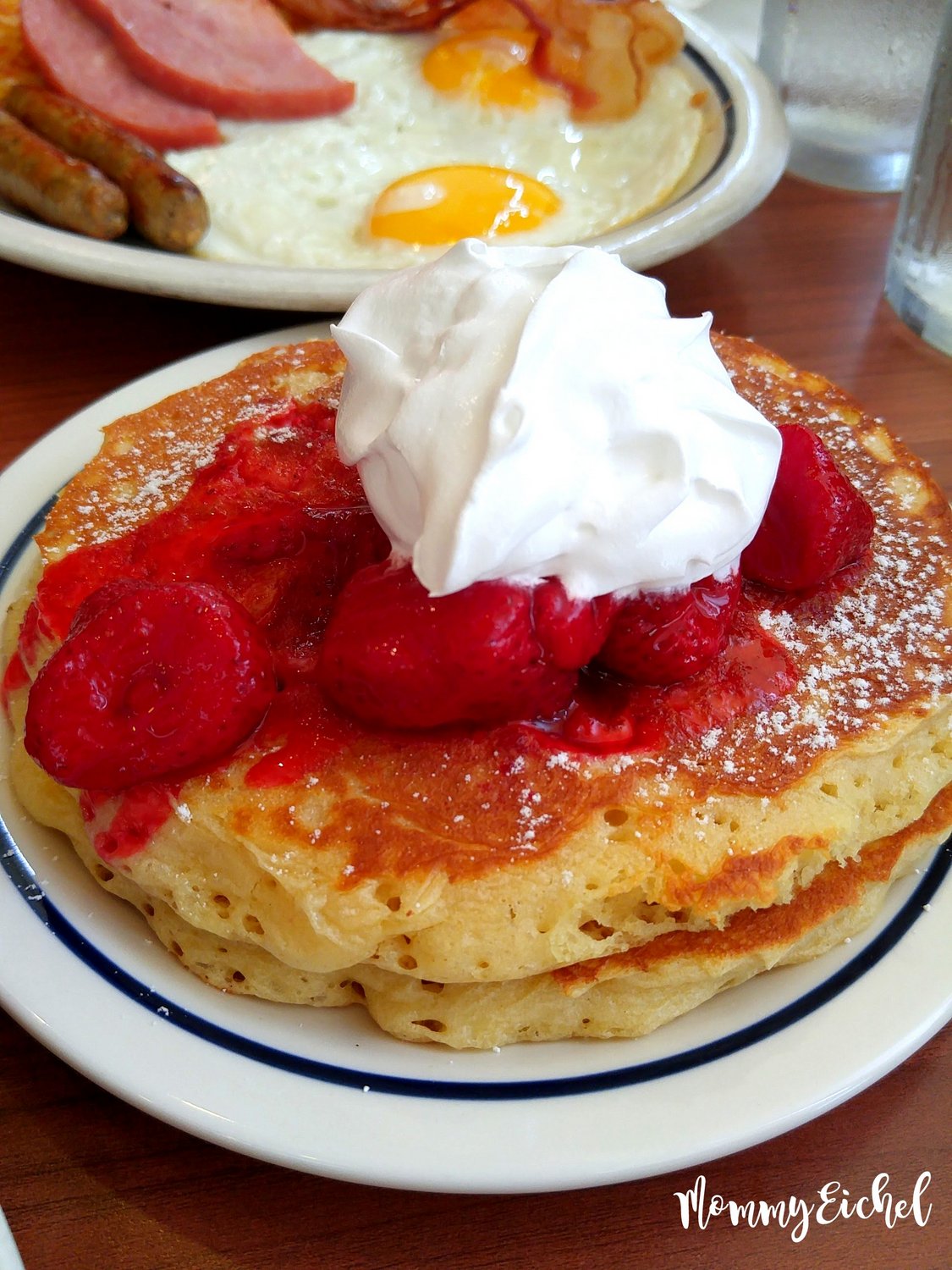 Mommy Eichel: Weekend Family Day Breakfast at IHOP